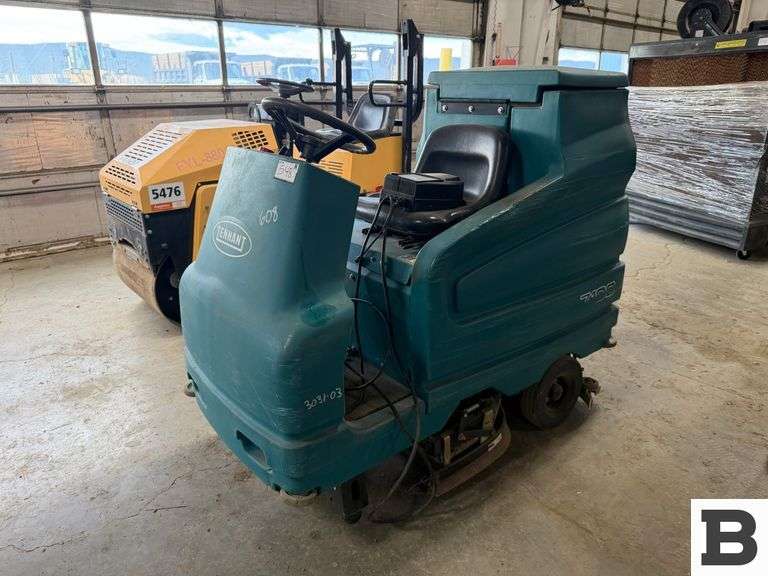 Tennant 7100 Disk Rider Floor Scrubber - Booker Auction Company