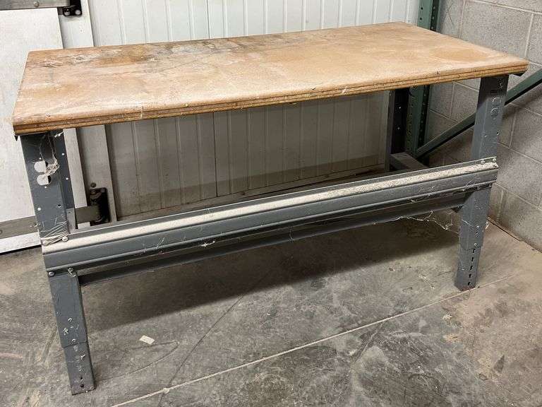 Shipping Table - Business Liquidation Auction