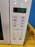 MAGIC CHEF Microwave - Business Liquidation Auction