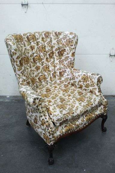 Vertical tuft back butterfly-wing back arm chair - Bunting Online Auctions