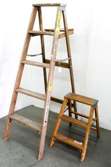 Wooden ladders - Davidson and Werner step ladder - Bunting Online Auctions