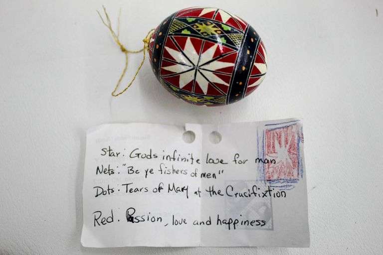 Ukrainian Pysanky egg, signed and dated by artist Susan Mundy of ...