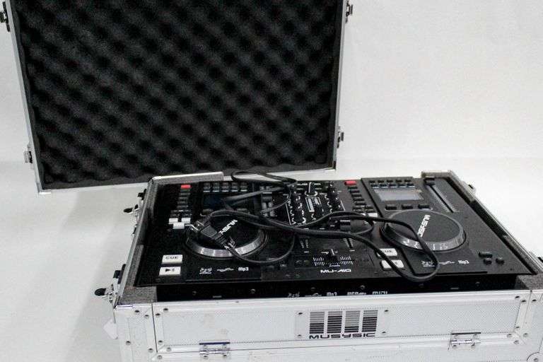 Musysic MU-AIO DJ mixer with twin CD players, serial no. A39952913481 ...