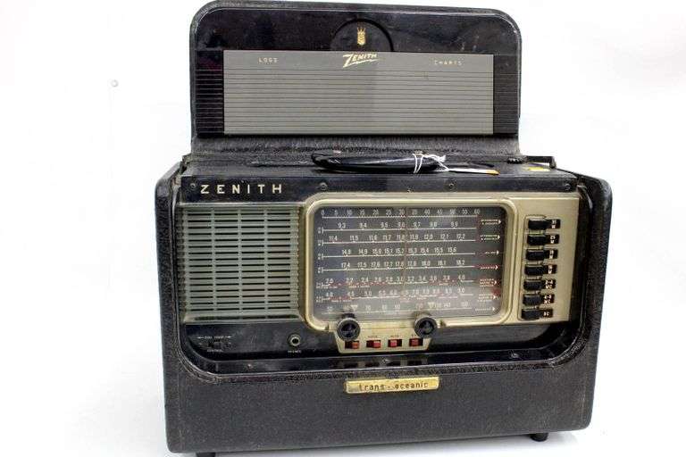 Zenith trans-oceanic Wave Magnet Portable Short Wave Radio. Model A600 ...