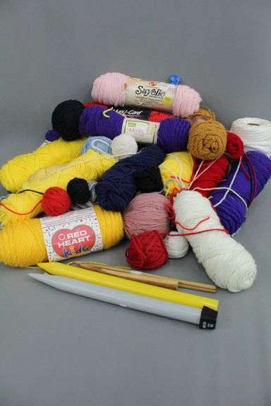 Collection of yarn, various colors and lengths. - Bunting Online Auctions