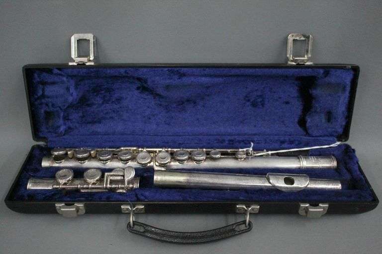Emerson Alpha model flute, made in USA. Shows some wear, carrying case ...