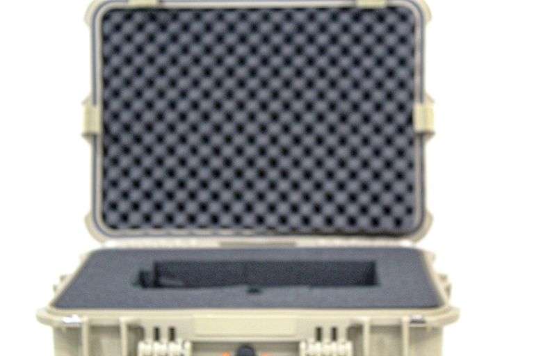 Apache 4800 Weatherproof case - Bunting Online Auctions