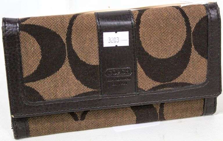 Coach label monogram wallet - Bunting Online Auctions