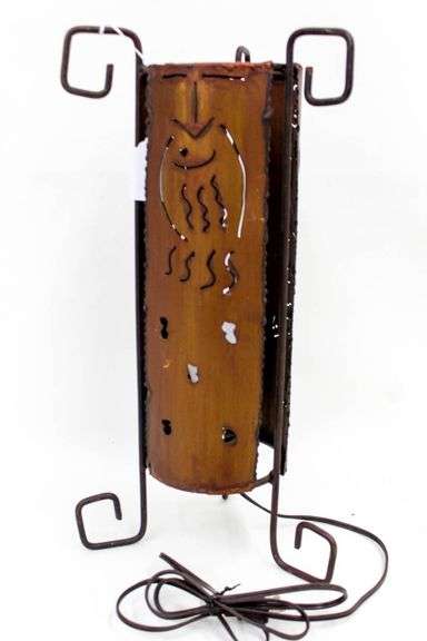 Primitive Folk art style cut metal table lamp - Bunting Online Auctions