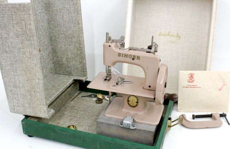 Children's Singer Vintage Sewhandy sewing Machine, Model 20 , beige ...
