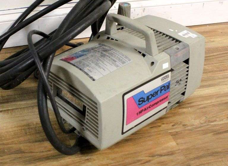 Campbell Hausfeld Super Pal 1HP Air Compressor - Bunting Online Auctions
