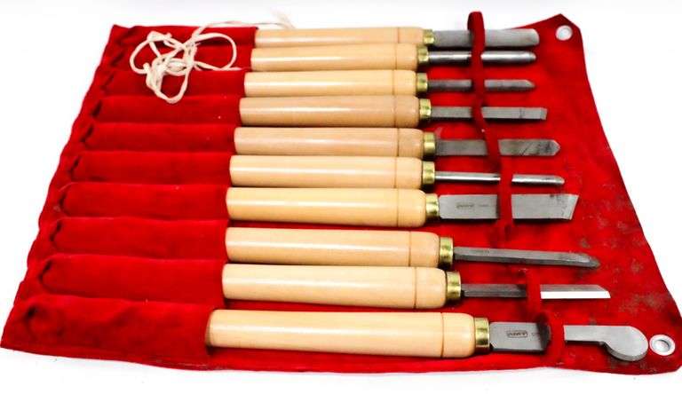 AMT Wood Carving / Lathe Chisels with Red Pouch - Bunting Online Auctions