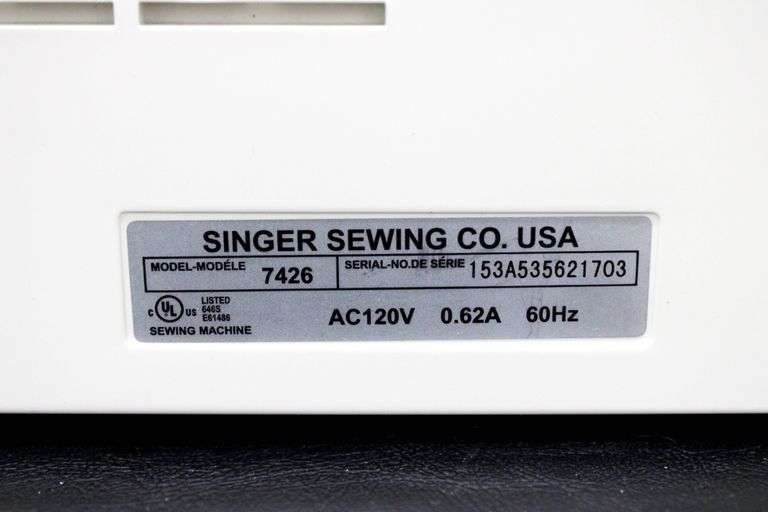Singer 7426 Electronic Sewing Machine - and - Box of Accessories ...