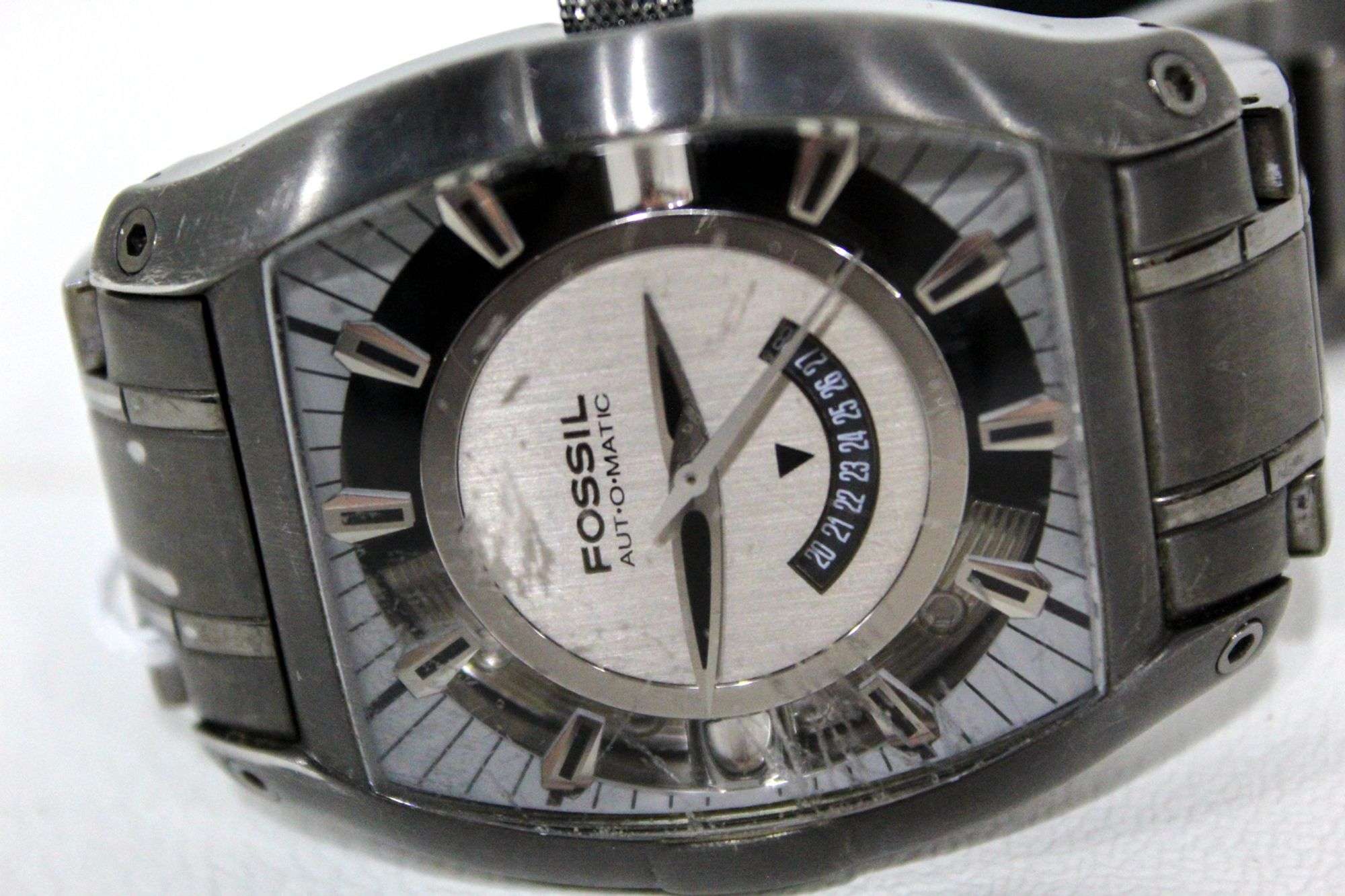 Fossil Watch. Aut O Matic Self Winding. Stainless Steel 50 meters 165 feet water resistant US patent No. Bracelet 6 418 706 B1 Bunting Online Auctions