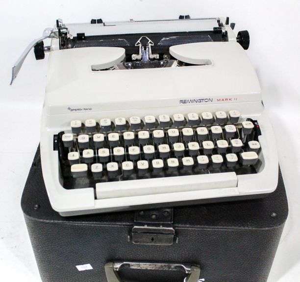 Vintage Space Age Retro Remington MARK II Portable Typewriter by Sperry ...