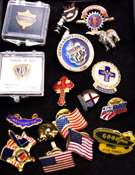 Service pins and lapel pins - Bunting Online Auctions