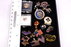 Service pins and lapel pins - Bunting Online Auctions
