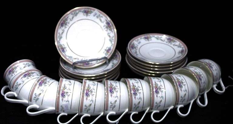 Christopher Stuart Spring Crest Bone China Tea / Coffee and Saucers ...
