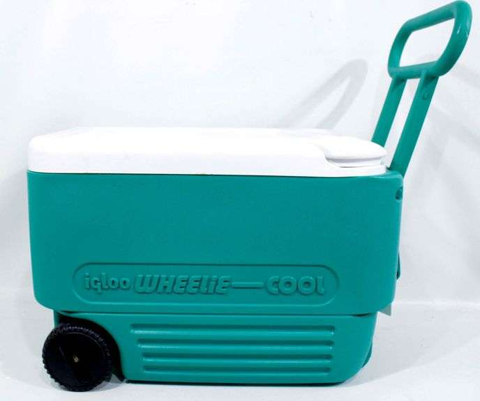 Igloo Wheelie - Cool - Two Wheel Cooler with Pull Handle - Bunting ...