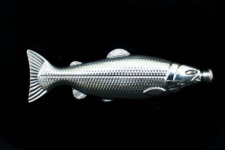 Fish Flask / Fish Shaped Metal Flask Bottle - Bunting Online Auctions