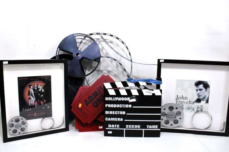 Music & Theater Decor - Bunting Online Auctions