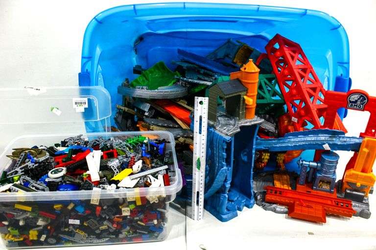 LEGO & BMQ Thomas & Friends Model Toys. - Bunting Online Auctions