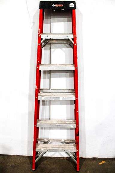 Husky Ladder max load 200lb 73x22x6 - Bunting Online Auctions