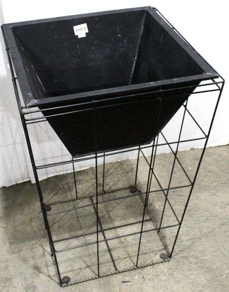 Metal Frame Planter Box - Bunting Online Auctions