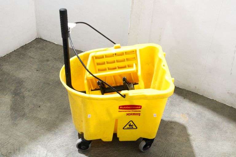 Rubbermaid Mob Bucket with Wave Brake - Bunting Online Auctions