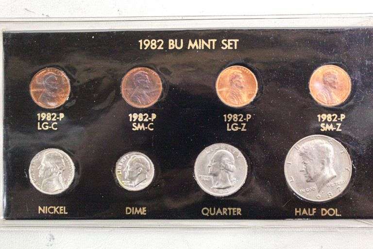 1982 "P" AND "D" BU Mint sets These have both the large and small date ...