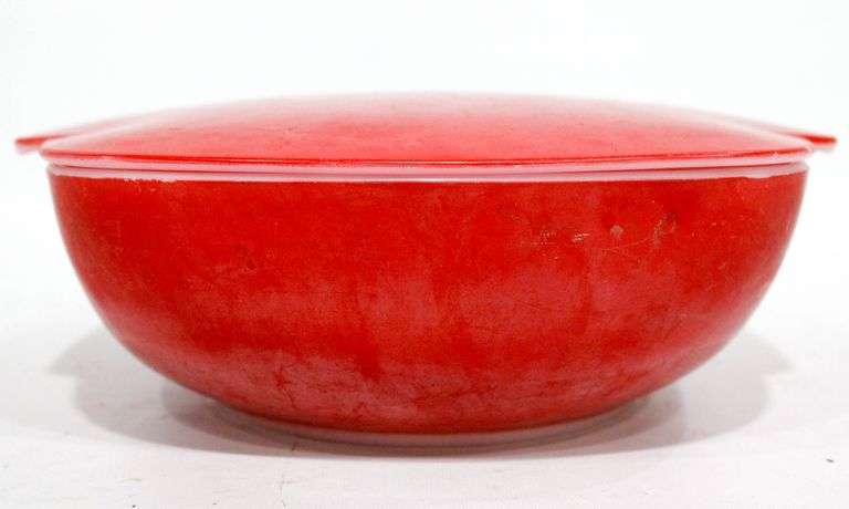 Pyrex Glass by Corning Square Red Bowl with Lid - Bunting Online Auctions
