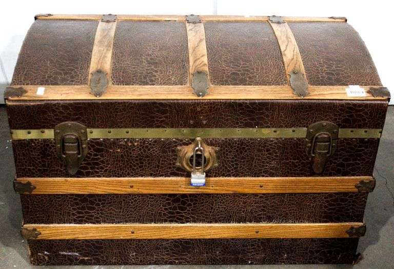 Vintage Camel / Hump Top Transport Chest / Steamer Chest with Lift Out ...