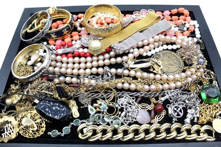 Gold and Silver jewelry Collection. - Bunting Online Auctions