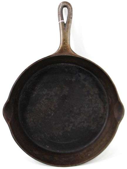 Griswold Cast Iron 8 Skillet. - Bunting Online Auctions