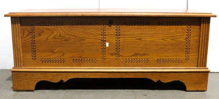 Traditional Virginia Cedar Chest by Lane - Bunting Online Auctions