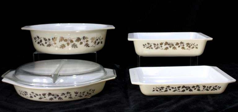 Pyrex Glass Oven to Table Bakeware - Bunting Online Auctions
