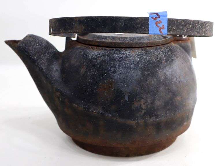 Antique Cast Iron Bail Handle Kettle with Lid - Bunting Online Auctions