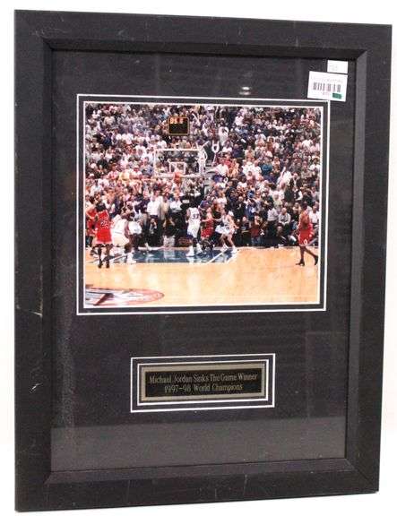 Michael Jordan Commemorative: Michael Jordan Sinks The Game Winner ...