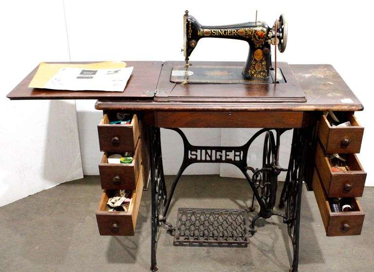 Beautiful Singer Model 27 Lockstitch Treadle Sewing Machine Produced by ...