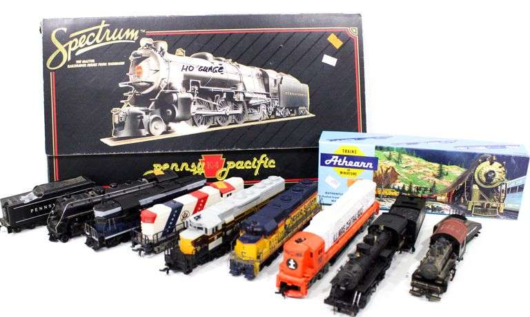 Very Nice Collection of Vintage Model Train Engines and Cars - Includes ...