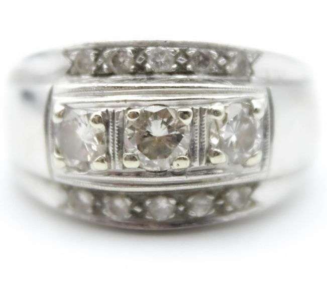 14 KT white Gold Diamond Ring, three center diamonds with diamond ...