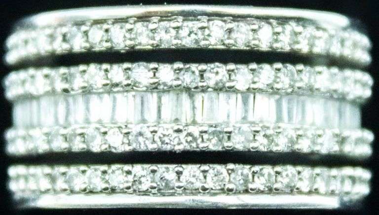 14 KT white Gold Diamond Ring, (tested), rows and rows of round and ...