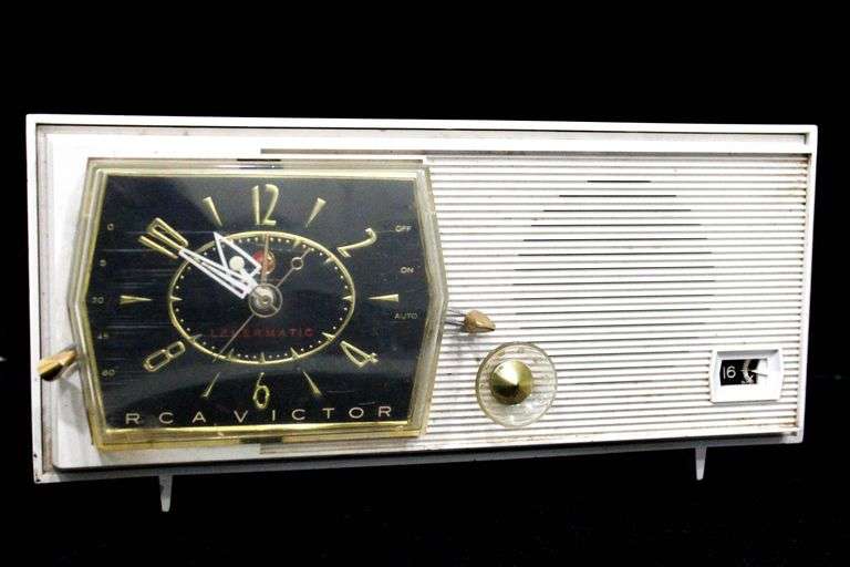 Vintage RCA Victor Levermatic Clock Model C-2E - Bunting Online Auctions