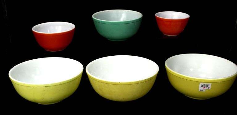 Pyrex Glass Solid Color Mixing Bowls - Bunting Online Auctions