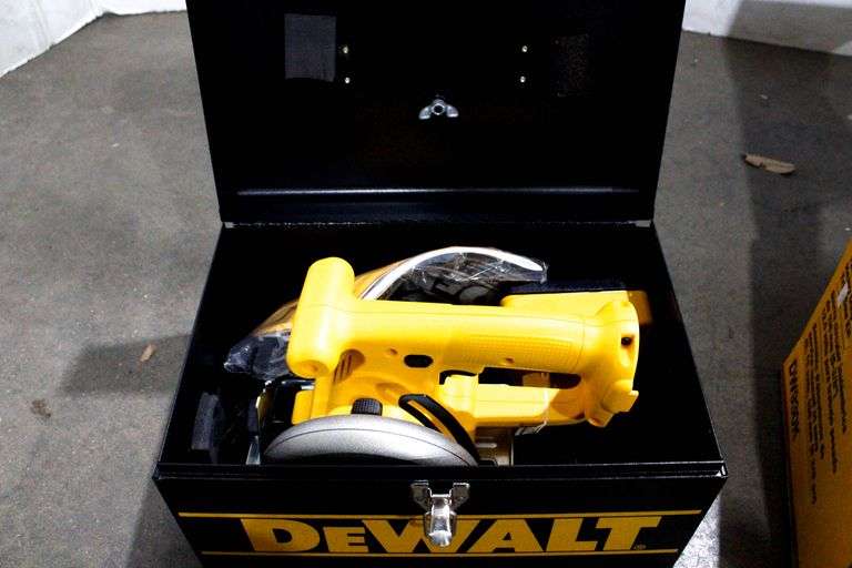 DeWalt 12 Volt 5 3/8 Heavy Duty Cordless Trim Saw with Case - Bunting ...