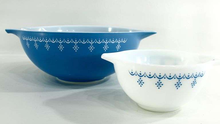 Pyrex Glass "Snowflake Garland" Cinderella Nesting Mixing Bowls ...