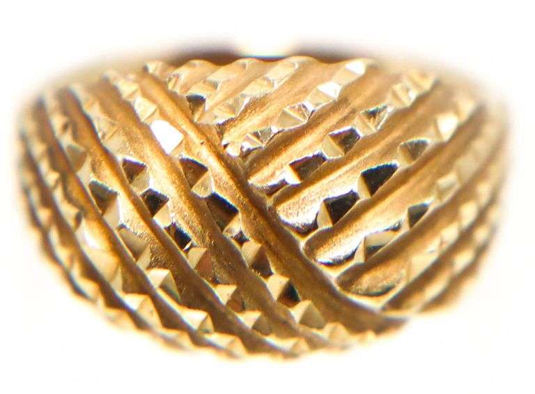 10 KT Gold lazer cut Ring, size 7. (2.97 gm) - Bunting Online Auctions
