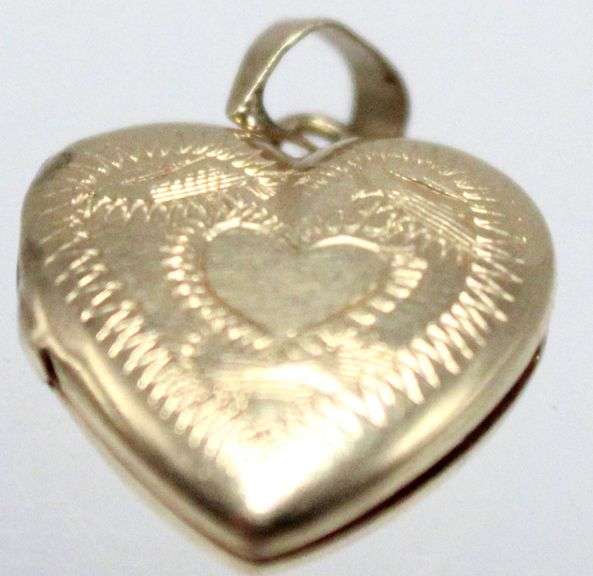 14 KT Gold etched heart Locket. (1.2 gm) - Bunting Online Auctions