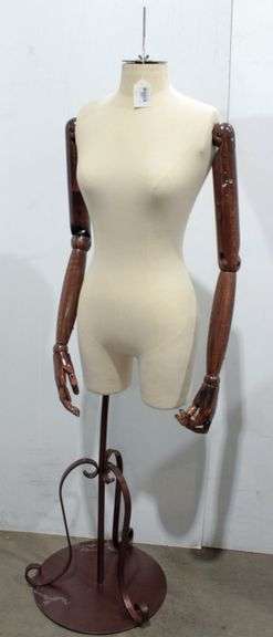 Female Mannequin Torso Dress Form - Bunting Online Auctions