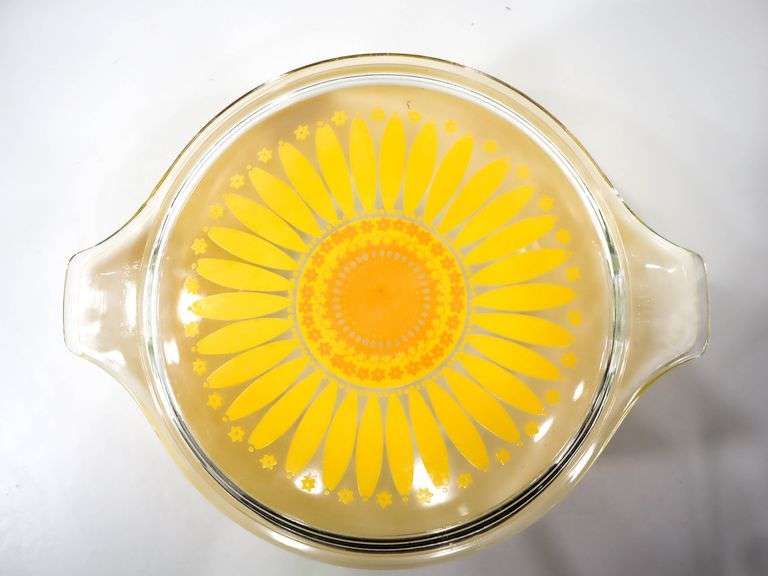 Vintage 1968-1973 Pyrex Daisy / Sunflower Yellow Casserole Dish with ...